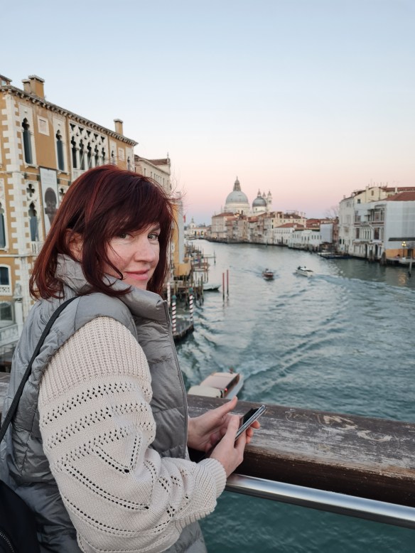 Prosecco Cat | JUNO's VIEW